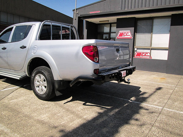 Triton ML 2006-2009 022-03 Jack Rear Bar with Chrome Step Plate Packag ...