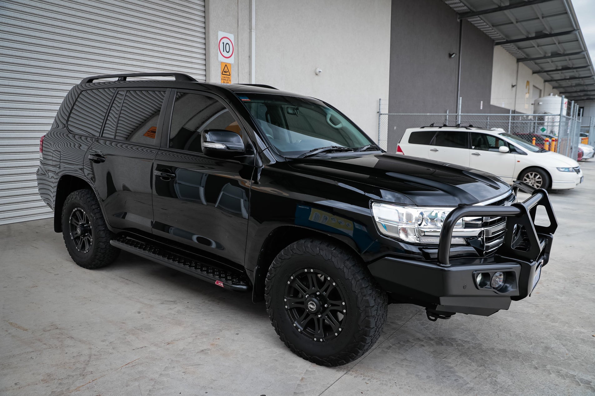 Land Cruiser 200 series Facelift 2015-2020 707-02 Falcon Bull Bar Blac ...