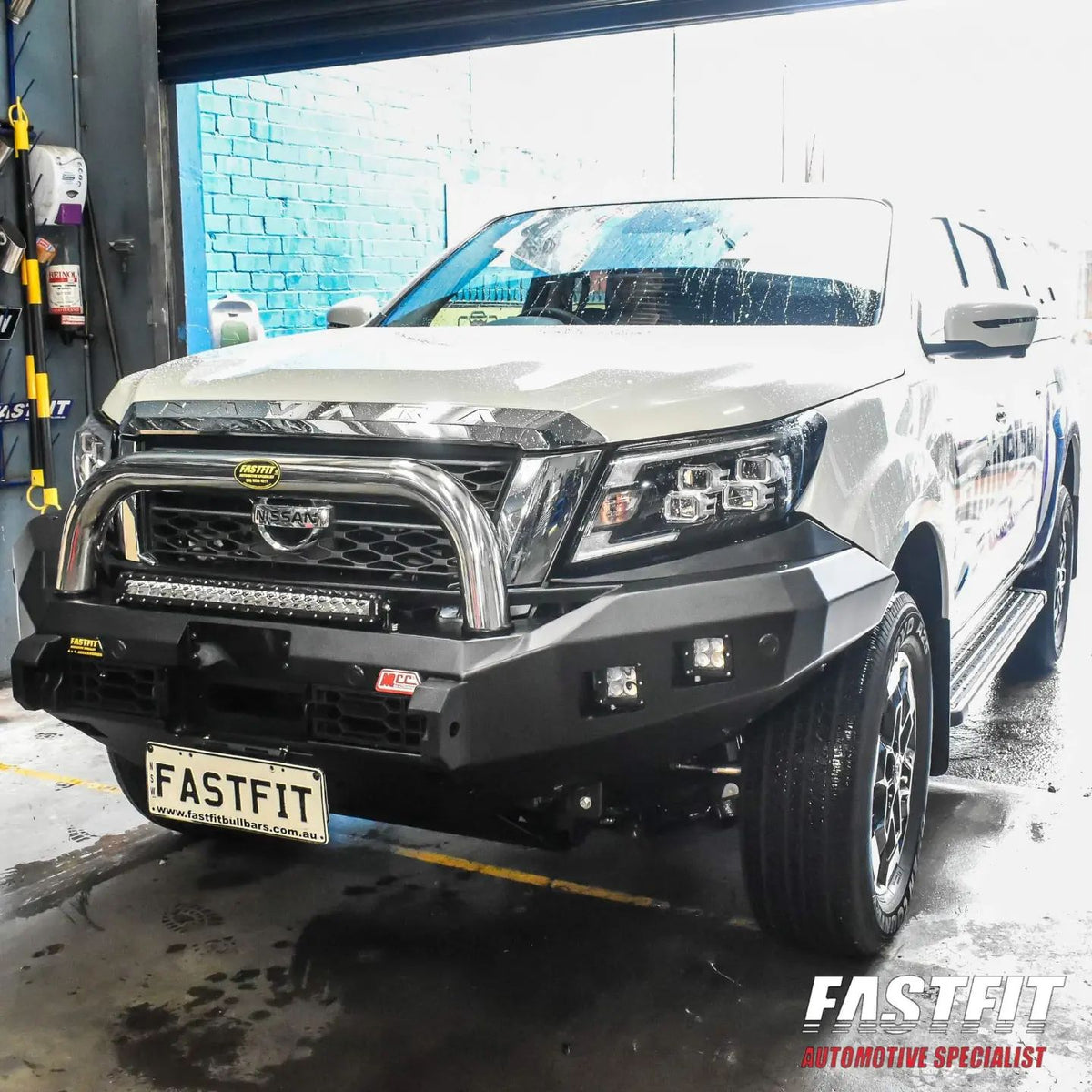 Navara NP300 2015-2020 078-01SQSBL Rocker Bull Bar Single Sand Black L ...