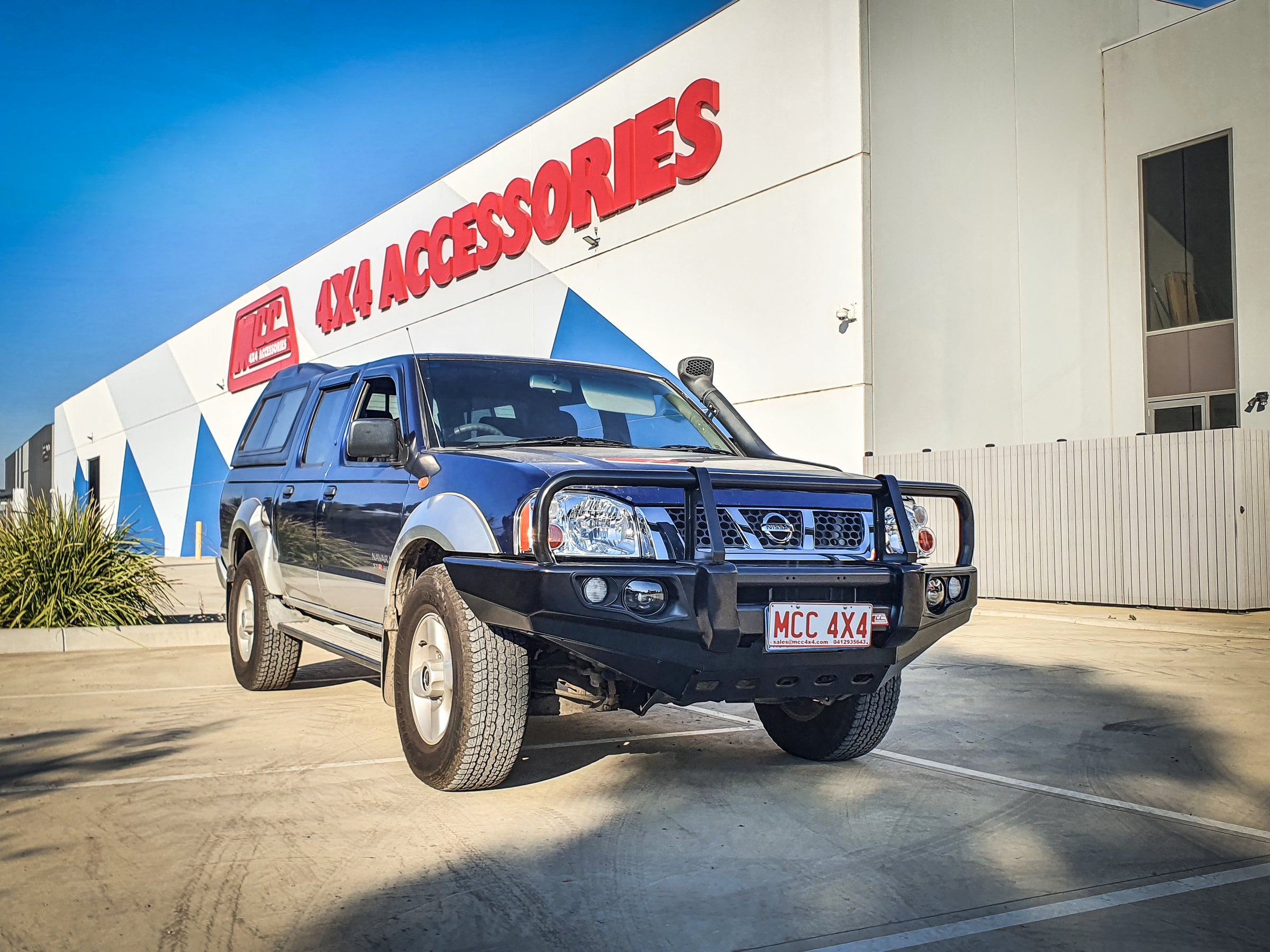 Navara D22 1997-2015 707-02 Falcon Bull Bar Black A-Frame Package (No ...