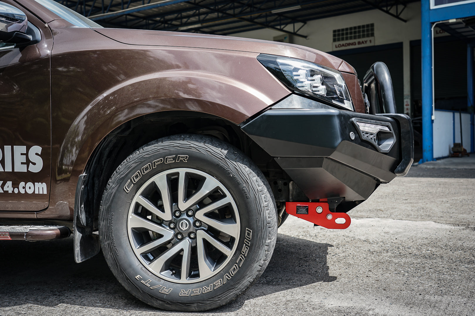 Navara Np300 2021-Present - 808-01 Phoenix Bull Bar Single Black Loop ...