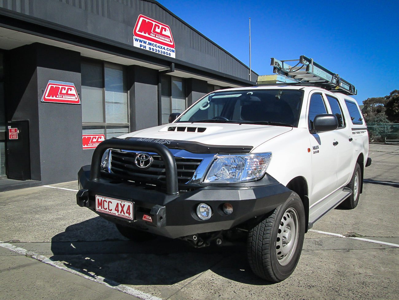 Hilux KUN26R 2012-2015 078-01SQSBL Rocker Bull Bar Single Sand Black L ...