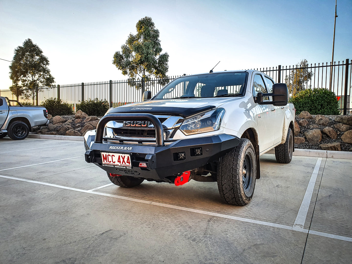 Dmax facelift 2017-2020 078-01SQSBL Rocker Bull Bar Single Sand Black ...