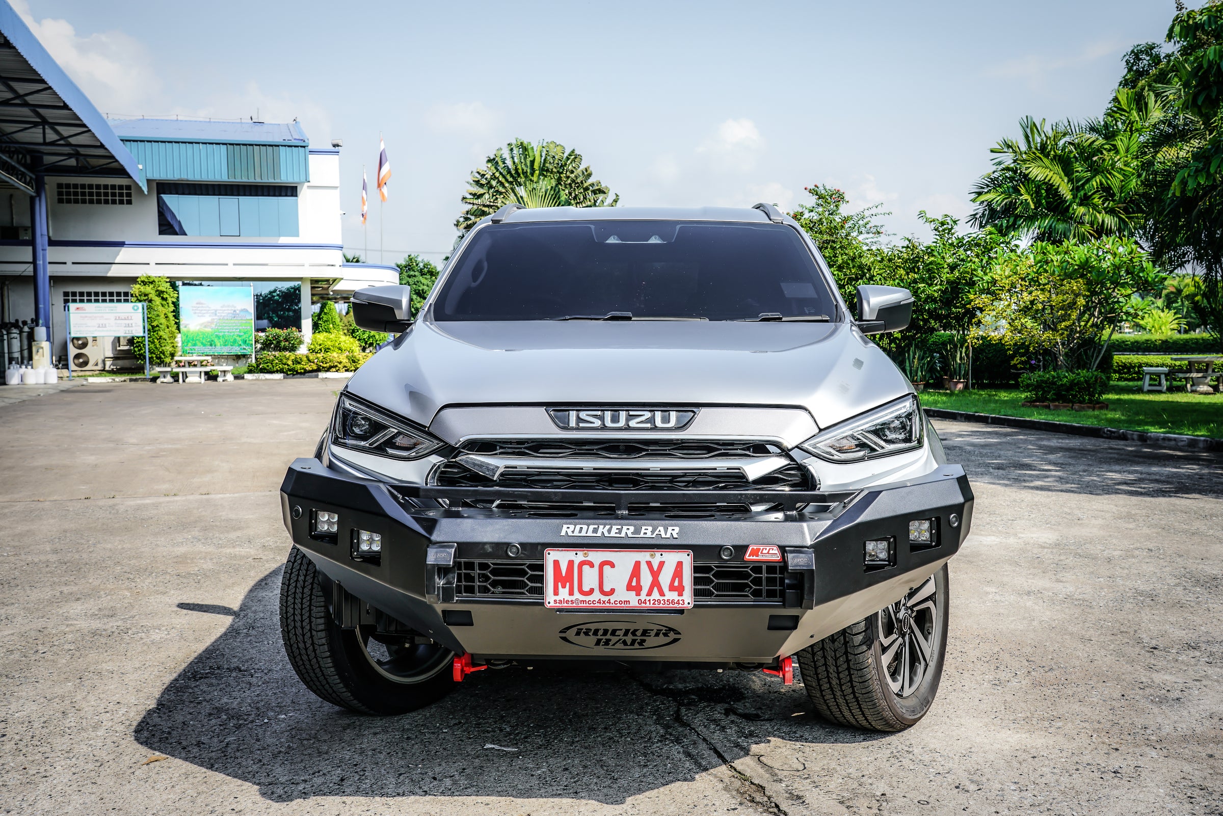 MUX Gen 3 2020-On 078-01SQSBL Rocker Bull Bar Single Sand Black Loop P ...