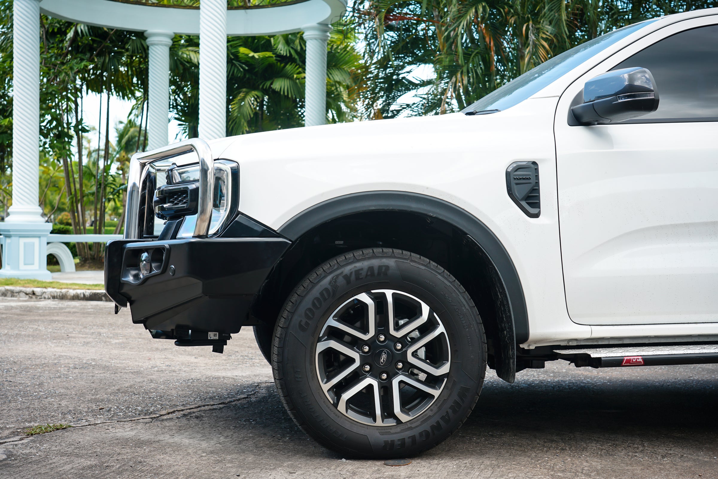 Next-Gen Ranger/Everest 2022-On - 707-01 Falcon Bull Bar Triple Stainl ...