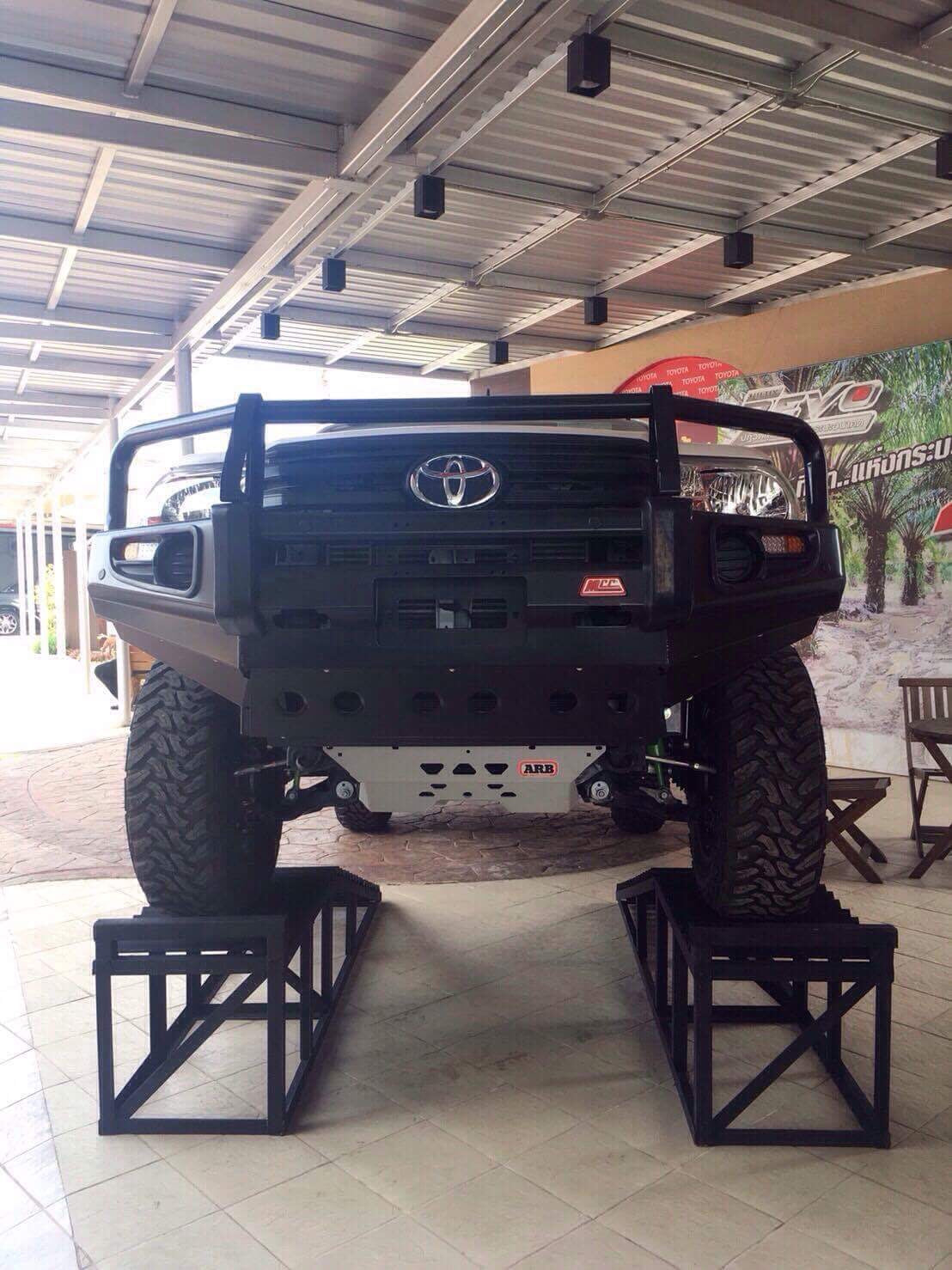 Hilux 2016-2020 Narrow Falcon Bull Bar Package – MCC 4x4