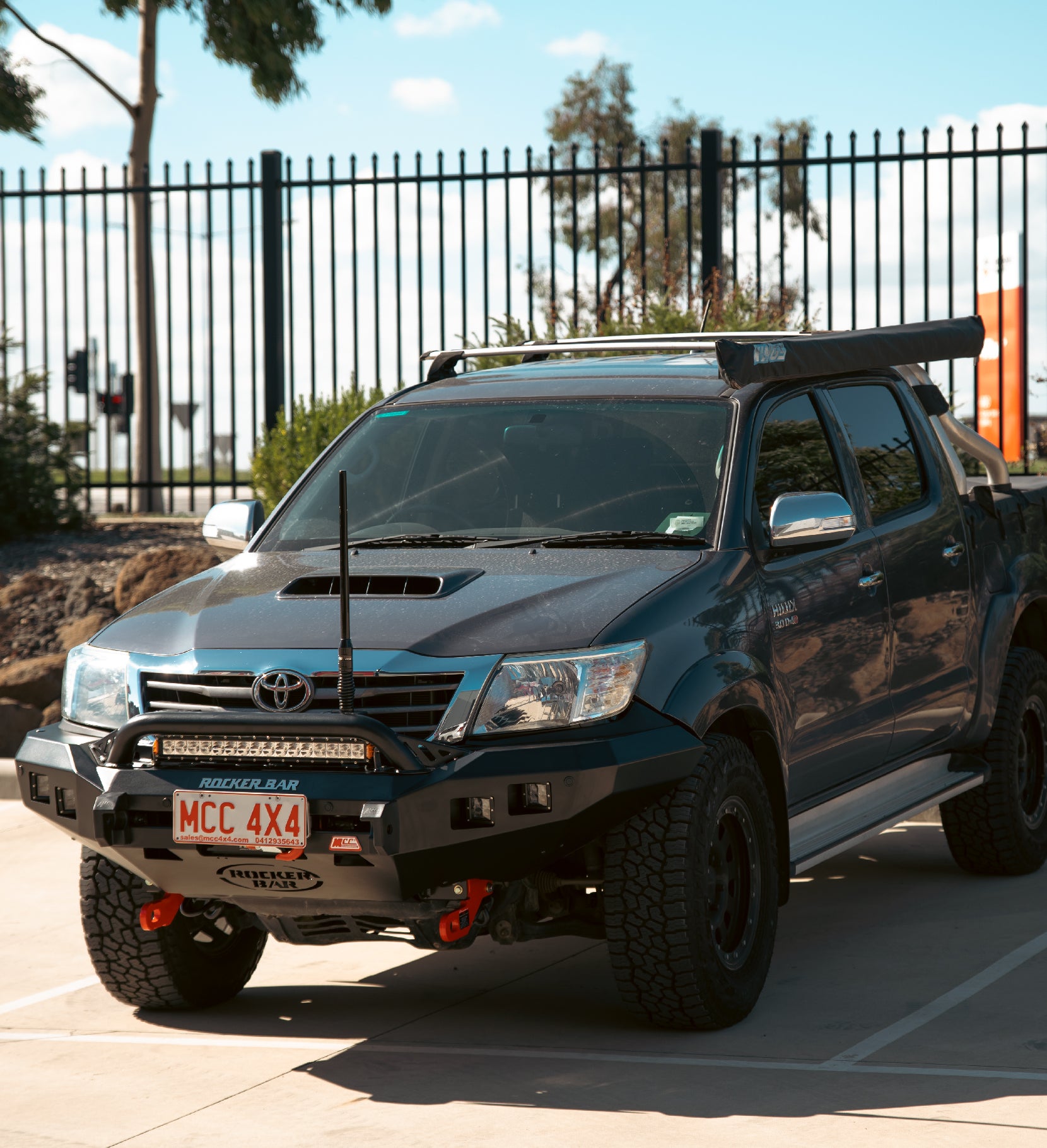 Hilux GGN25R 2005-2011 078-01SQL Rocker Bull Bar Single Low Loop Packa ...